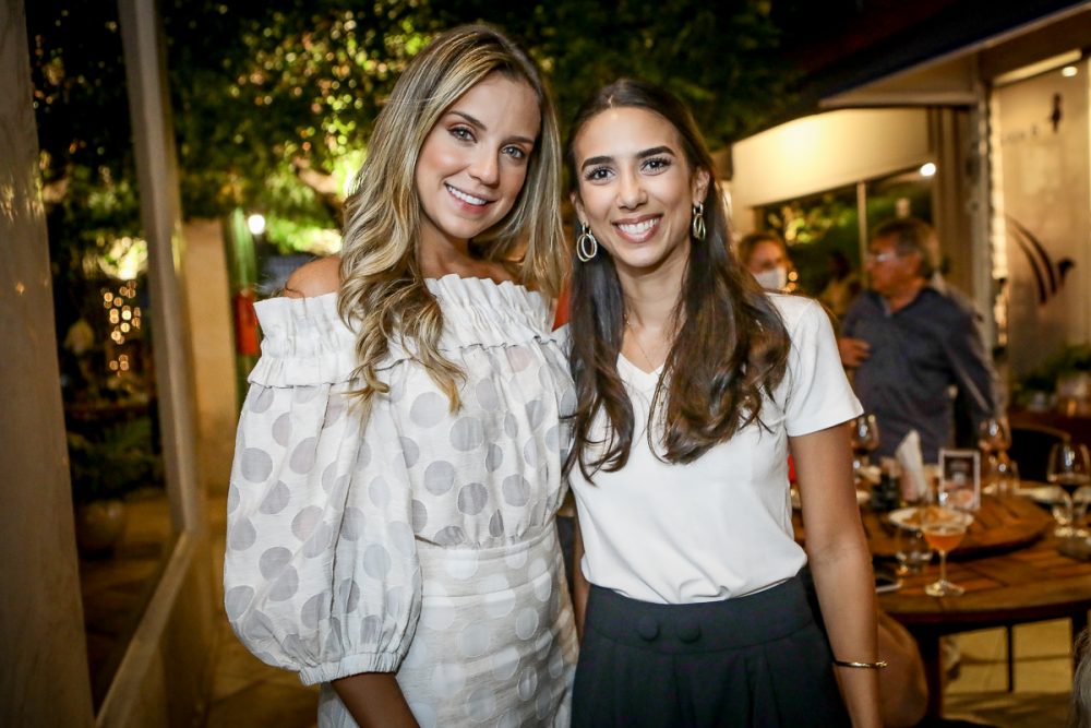 Fernanda Levy brinda a nova idade ao lado de Omar Macêdo em comemoração ...