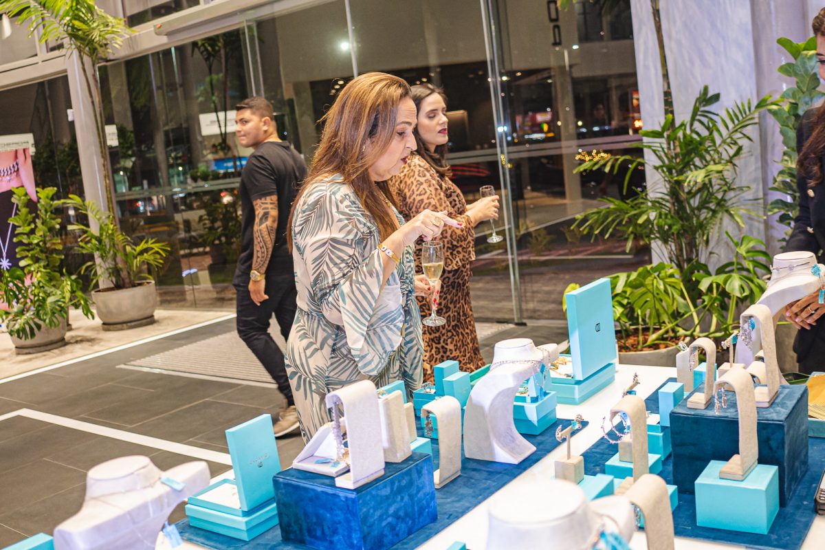 Glamour e muito brilho dão a tônica do desfile da Diamond Design na ...