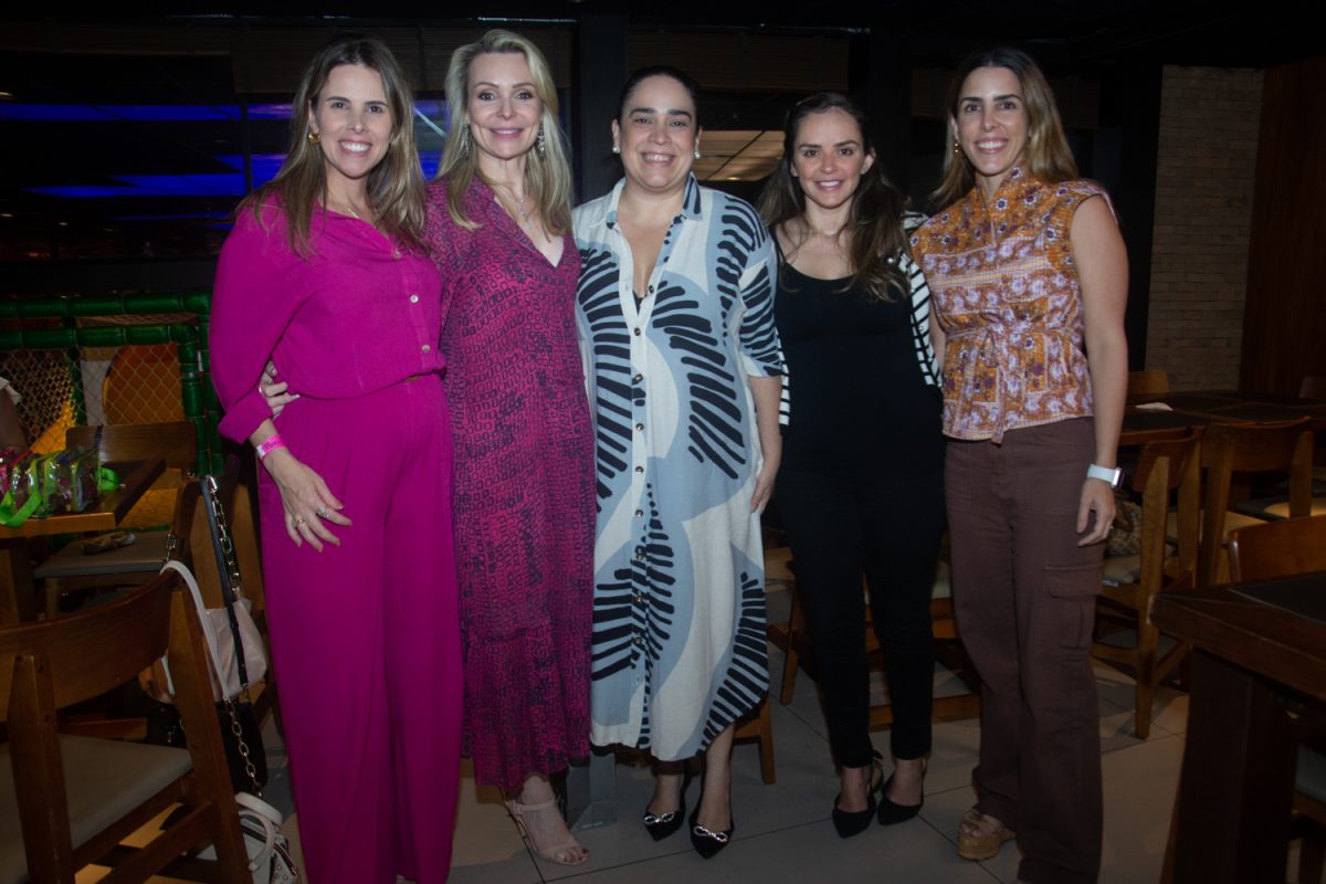 Rebeca e Carlinhos Fujita celebram os 6 anos de Rejane no Coco Bambu ...