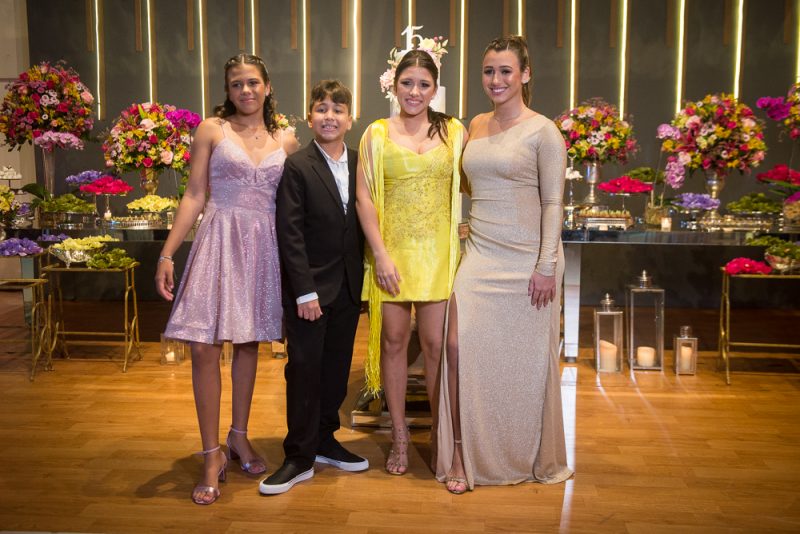 Alice Bastos celebra seus 15 anos com uma bela festa articulada por ...