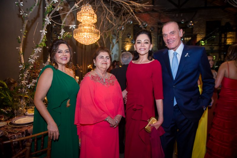 Victoria Petri e Rafael Gomes trocam alianças em uma elegante e ...