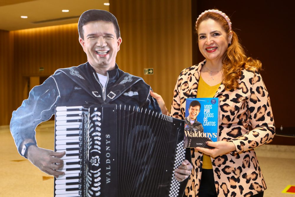 Waldonys comemora 50 Anos com show e lançamento de livro no Teatro ...