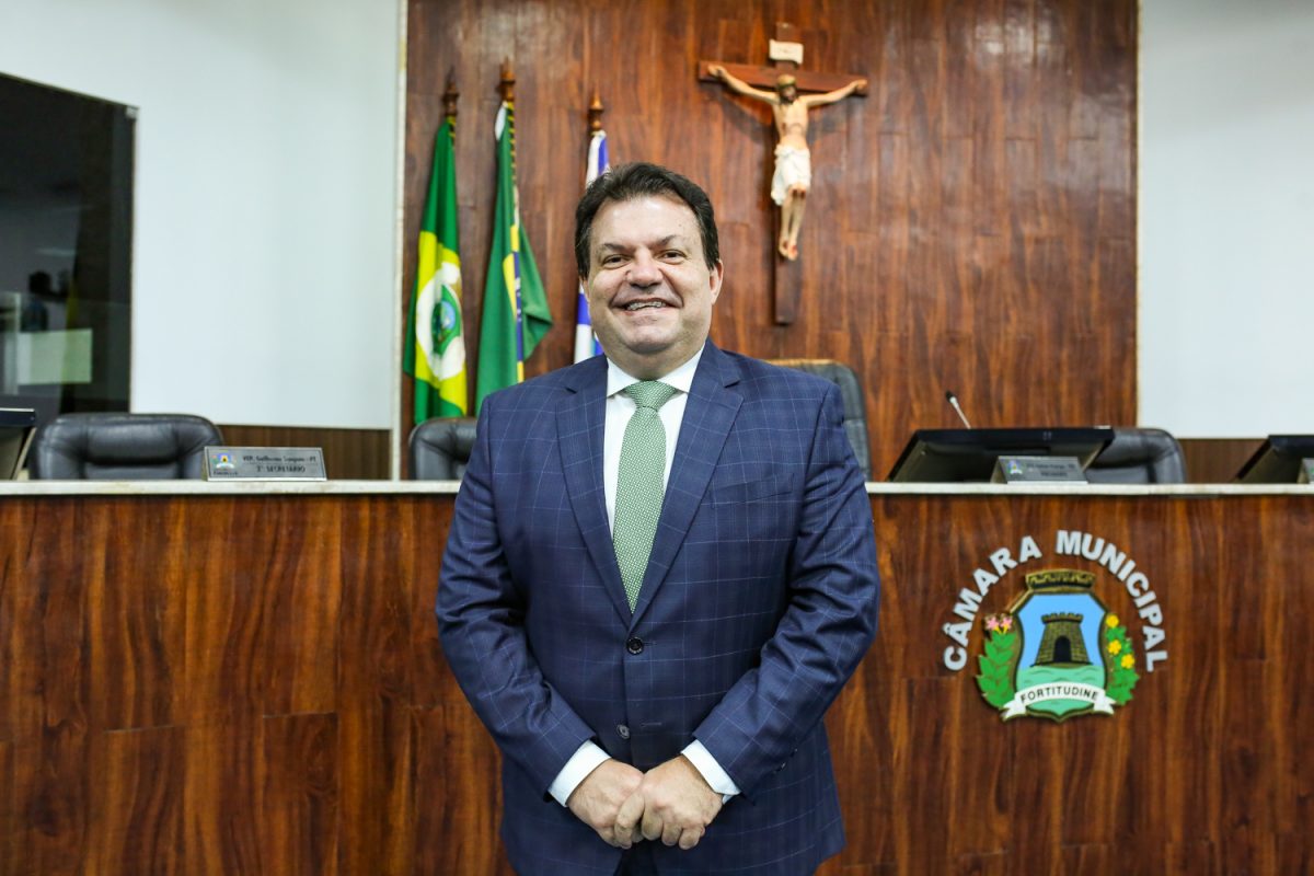 Fernando Férrer é agraciado com Medalha do Mérito Jurídico José ...