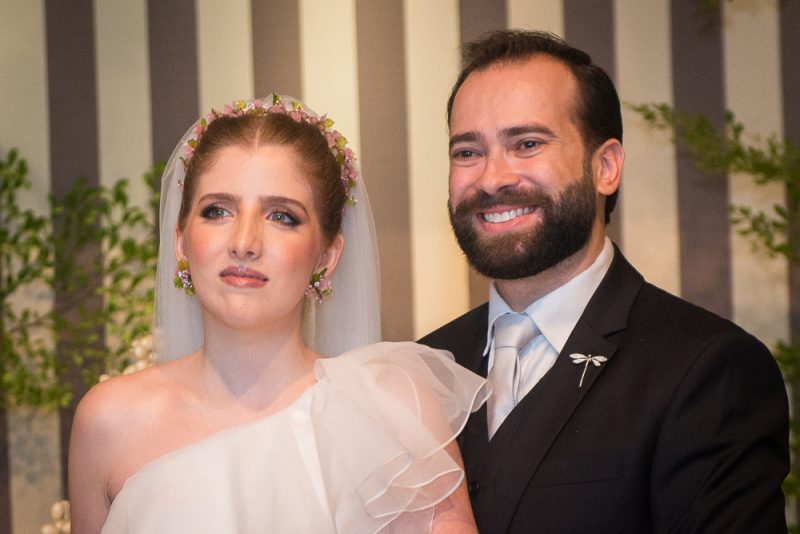 Victoria Petri e Rafael Gomes trocam alianças em uma elegante e ...