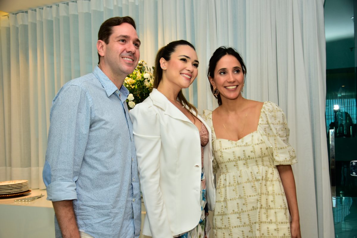 Nadia e Eduardo Bismarck comemoraram a primeira comunhão de Pedro ...