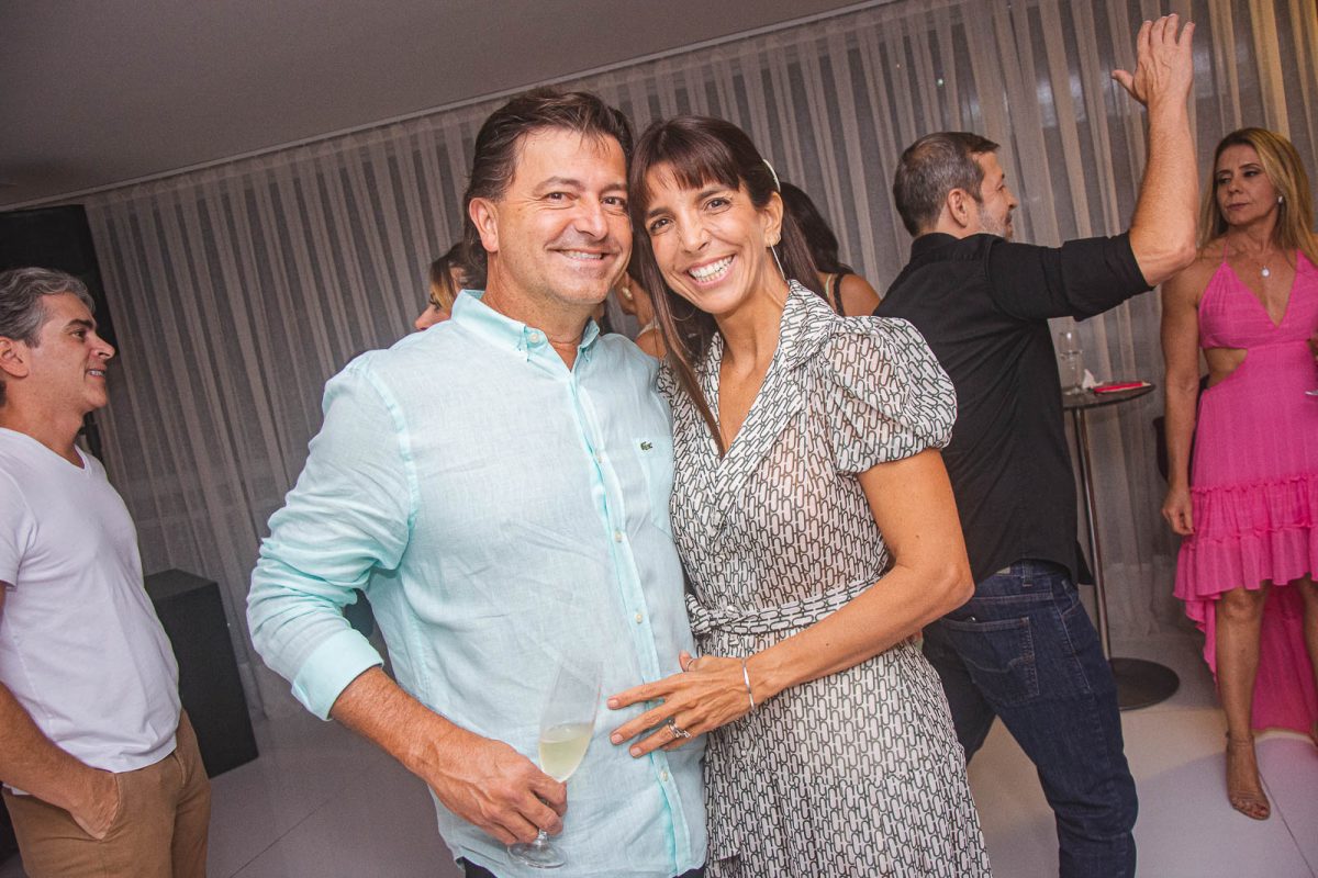 Em clima de descontração, Ronaldo Otoch celebra a chegada dos seus 50 ...
