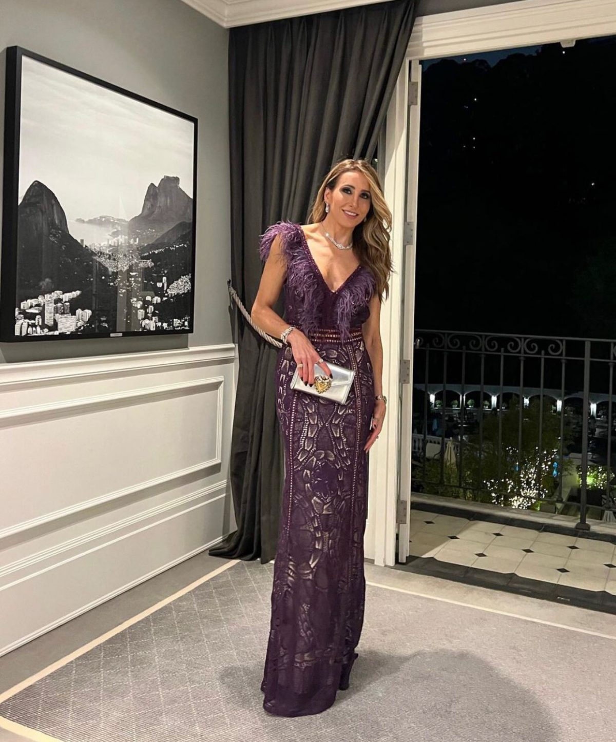 Melaine Fernandes entrega os detalhes do seu look para a festa de 10 ...