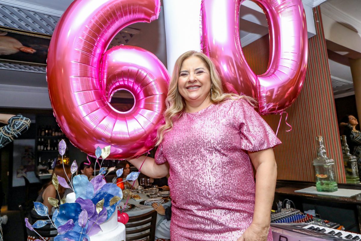 Beth Pinto ganha animada festa surpresa para celebrar sua estreia nas ...