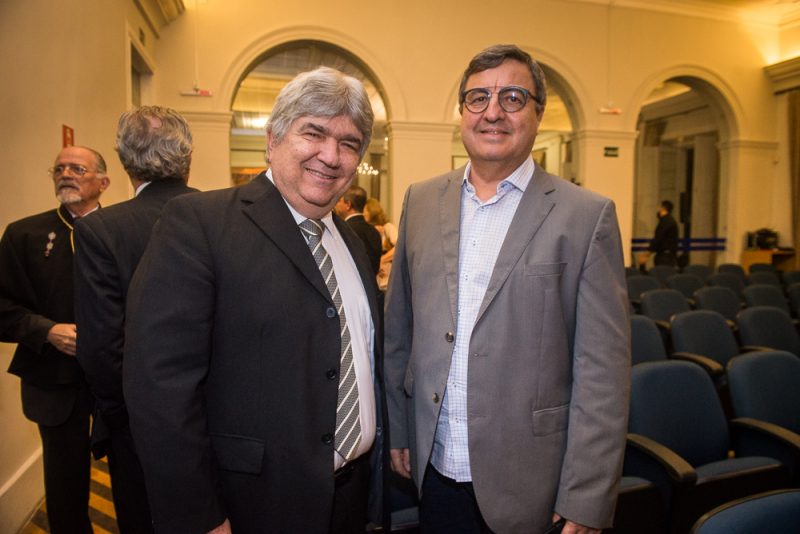 Tales de Sá Cavalcante toma posse como presidente da Academia Cearense ...