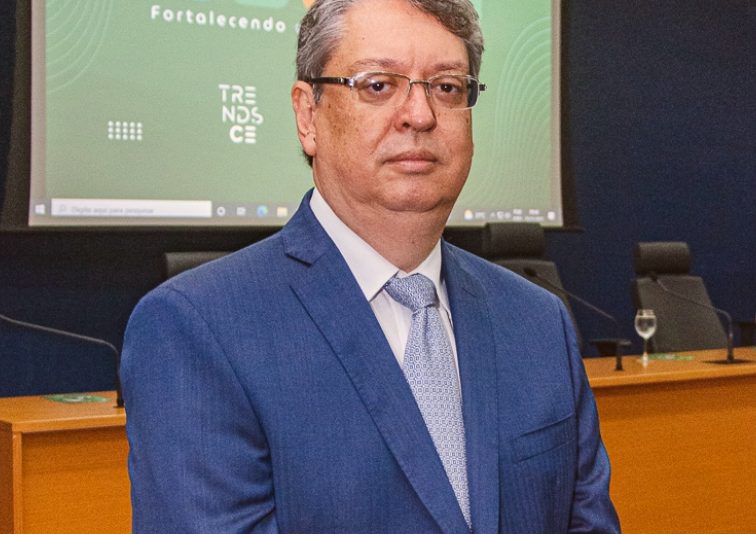 Patrícia e Danilo Dias marcam presença na festa de 70 anos de Saul ...