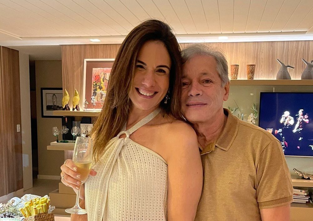 Ana Virgínia e Otacílio Valente recebem amigos para curtir a noite de ...
