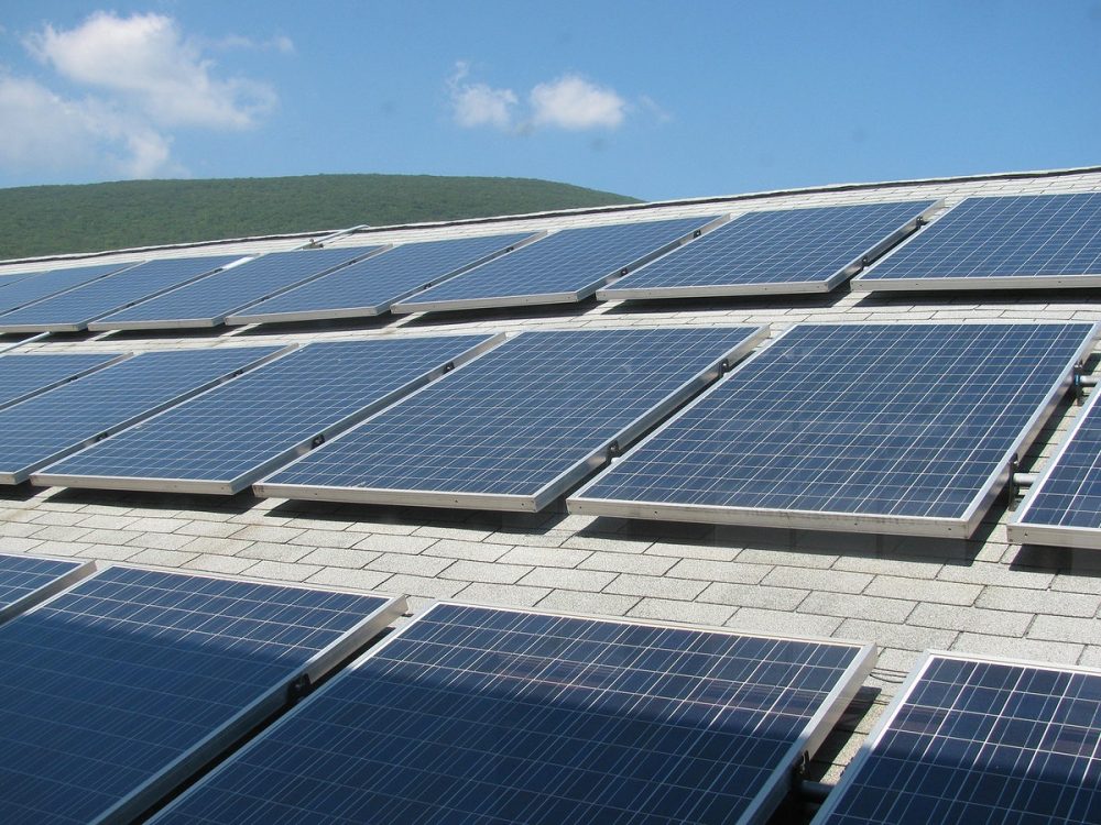 Brasil atinge novo marco em energia solar com mais de 20 GW em grandes ...