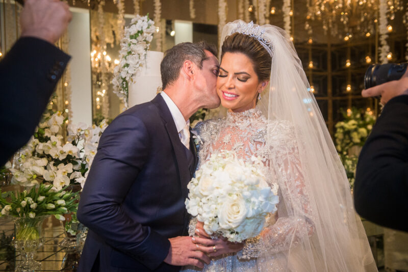 Alegria e emoção dão a tônica do casamento de Lillyan Di Carlly e ...