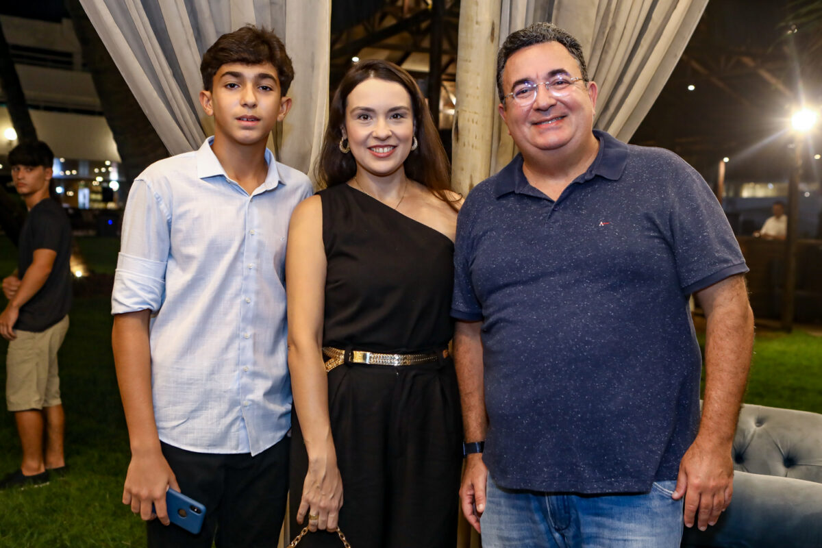 Fabiana Ibiapina e João Jaime de Andrade comemoram os 15 anos de Maria Giulia no Iate Clube ...