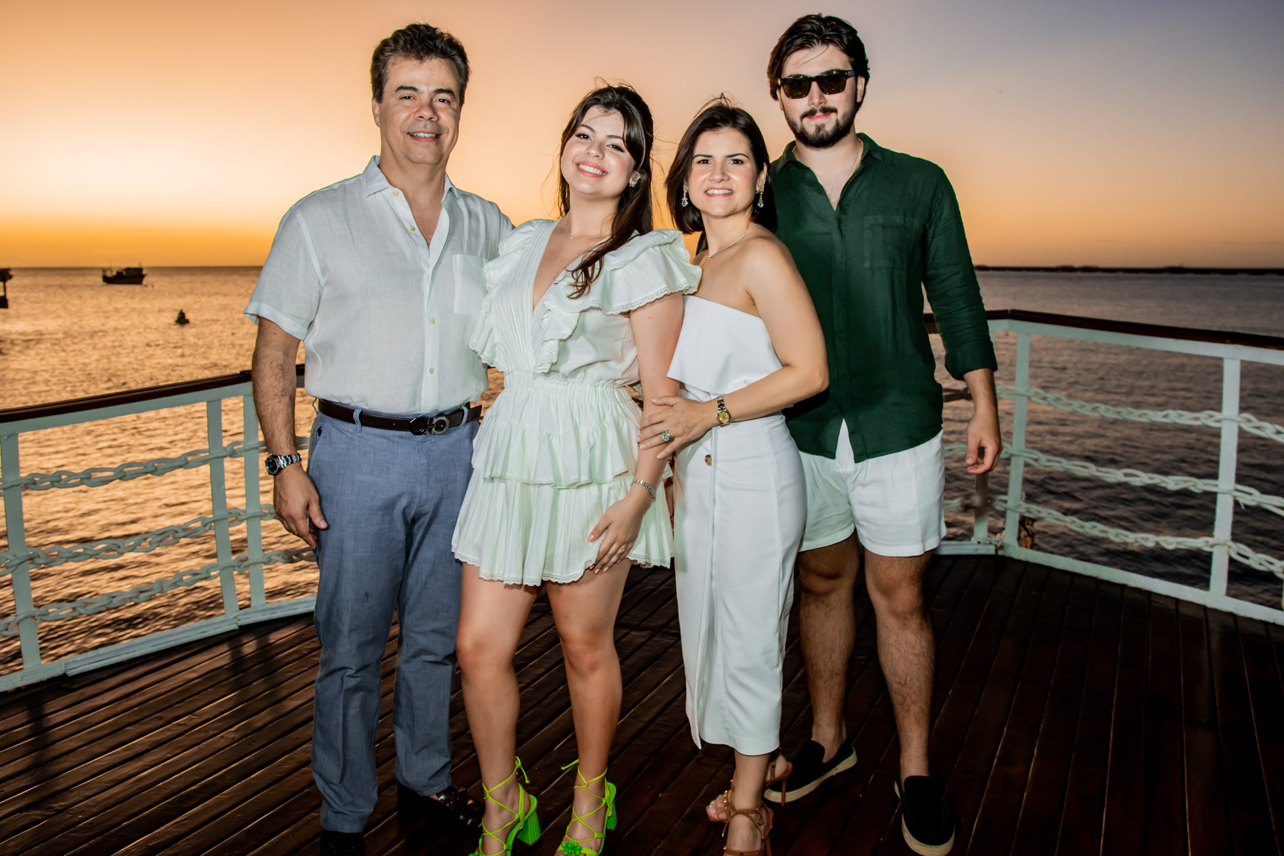 Sarah Brígido esbanja alegria e alto astral em sua festa de aniversário ...