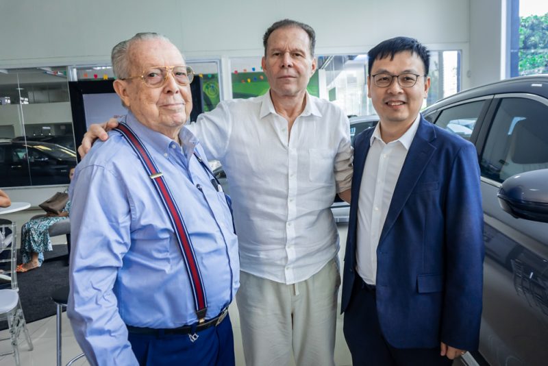 BYD Carmais entrega viatura para ser testada pela Polícia Militar do ...