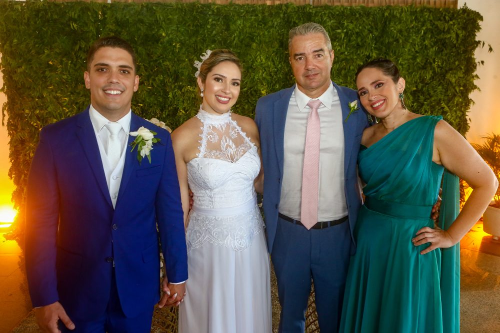 Amanda Aragão e Felipe Barbosa trocam alianças em uma emocionante e ...