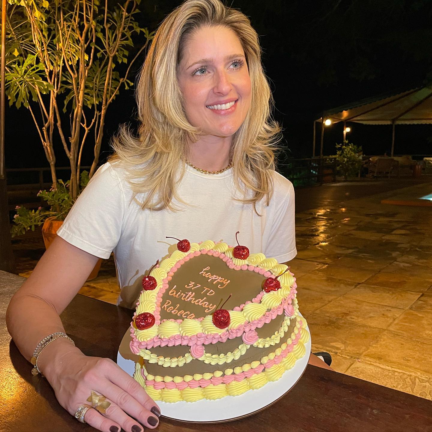 Rebeca Leal troca de idade e comemora a chegada do novo ciclo ao lado ...