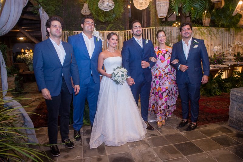 Rafael Pinto e Letícia Studart trocam alianças em linda celebração no ...