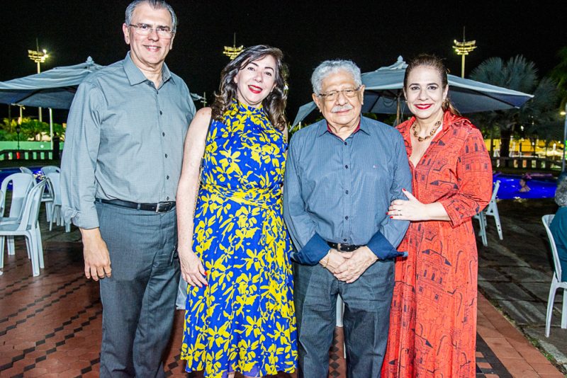 Paulo Elpídio de Menezes Neto comanda lançamento de seu livro no Ideal ...