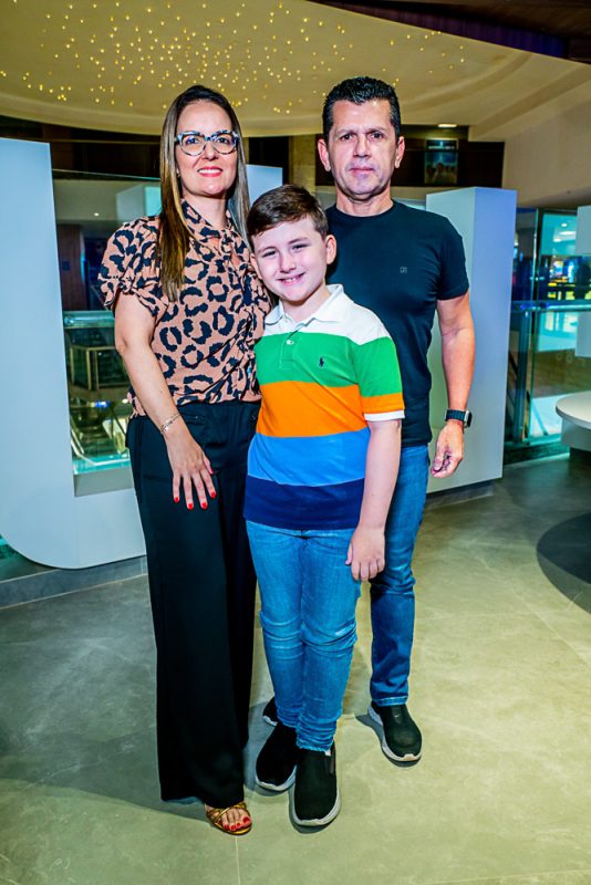 Pré-estreia do filme "Mamonas Assassinas" leva nostalgia e emoção à ...