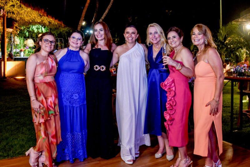 Isabel Von Haydin celebra nova idade com festa surpresa no Iate Clube ...