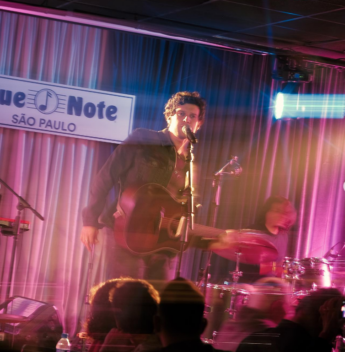 Com a casa cheia, show de Davi Cartaxo celebra legado do Coldplay no ...