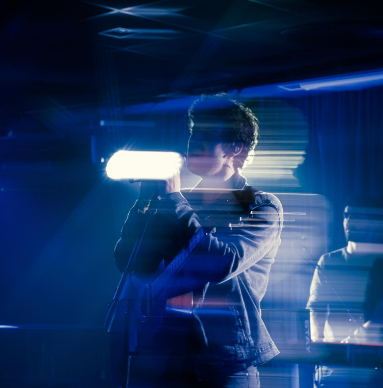 Com a casa cheia, show de Davi Cartaxo celebra legado do Coldplay no ...