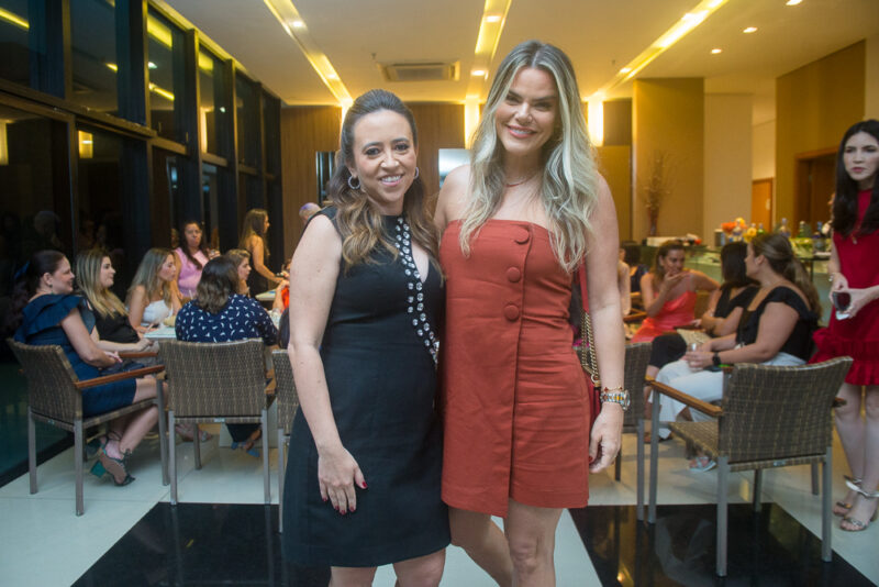 Denise Bringel celebra nova primavera em sua elegante residência ...