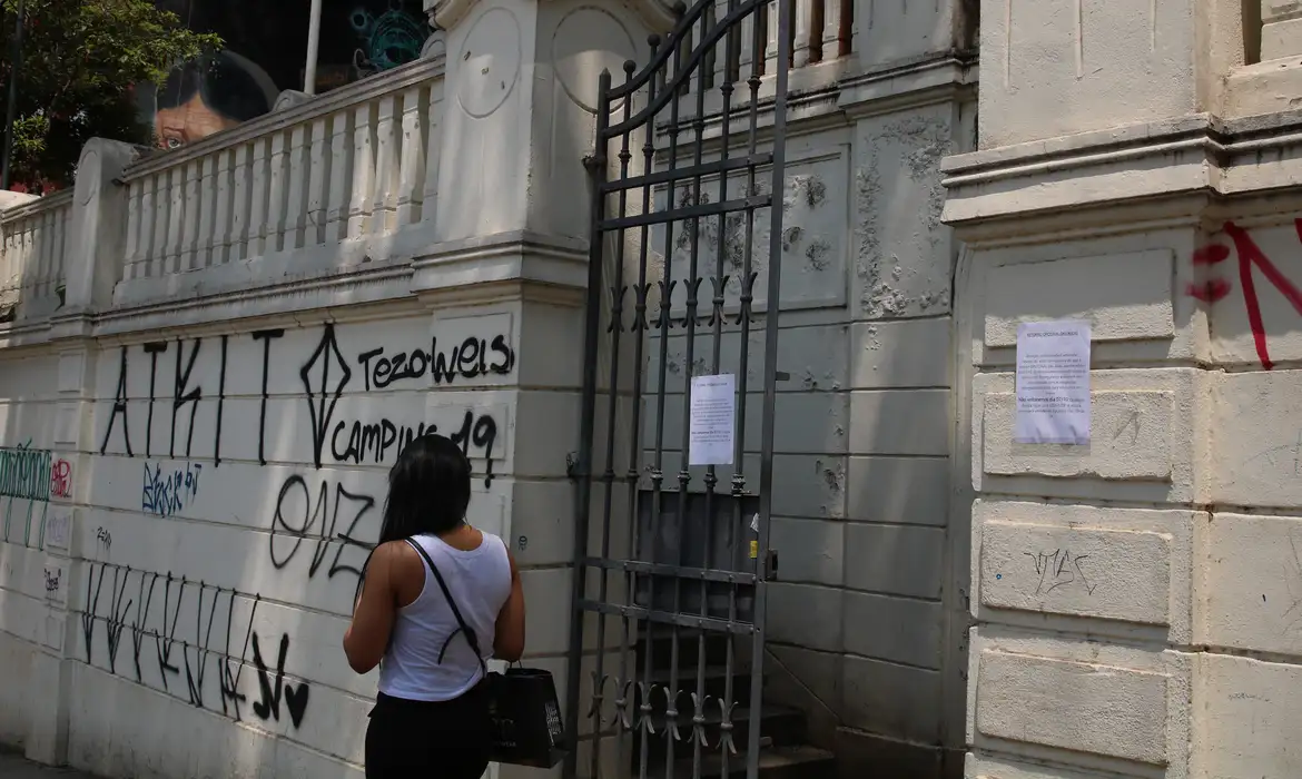 Tarcísio autoriza privatização de serviços não-pedagógicos em escolas ... Tarcísio autoriza privatização de serviços não-pedagógicos em escolas ...