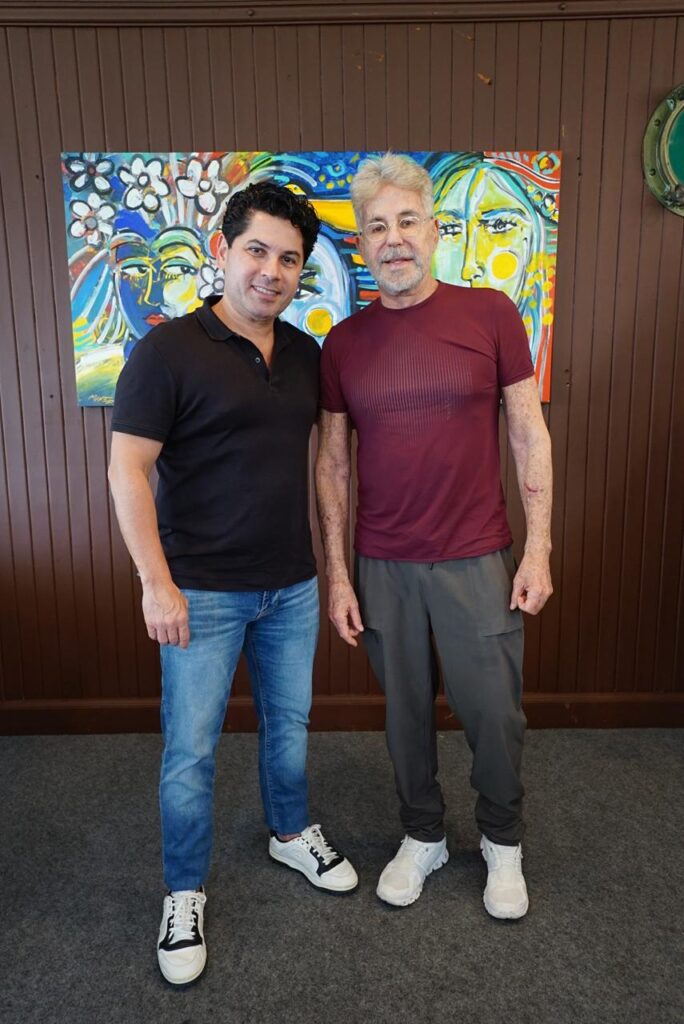 Ator Edwin Luisi visita o Iate Clube durante temporada teatral em ...