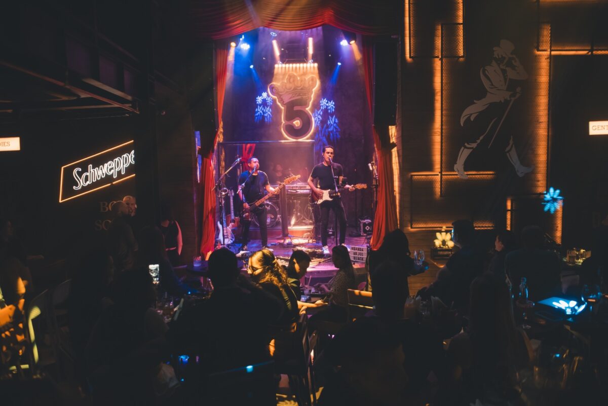 Pub 5 Elementos proporciona música, celebração e experiências únicas em ...