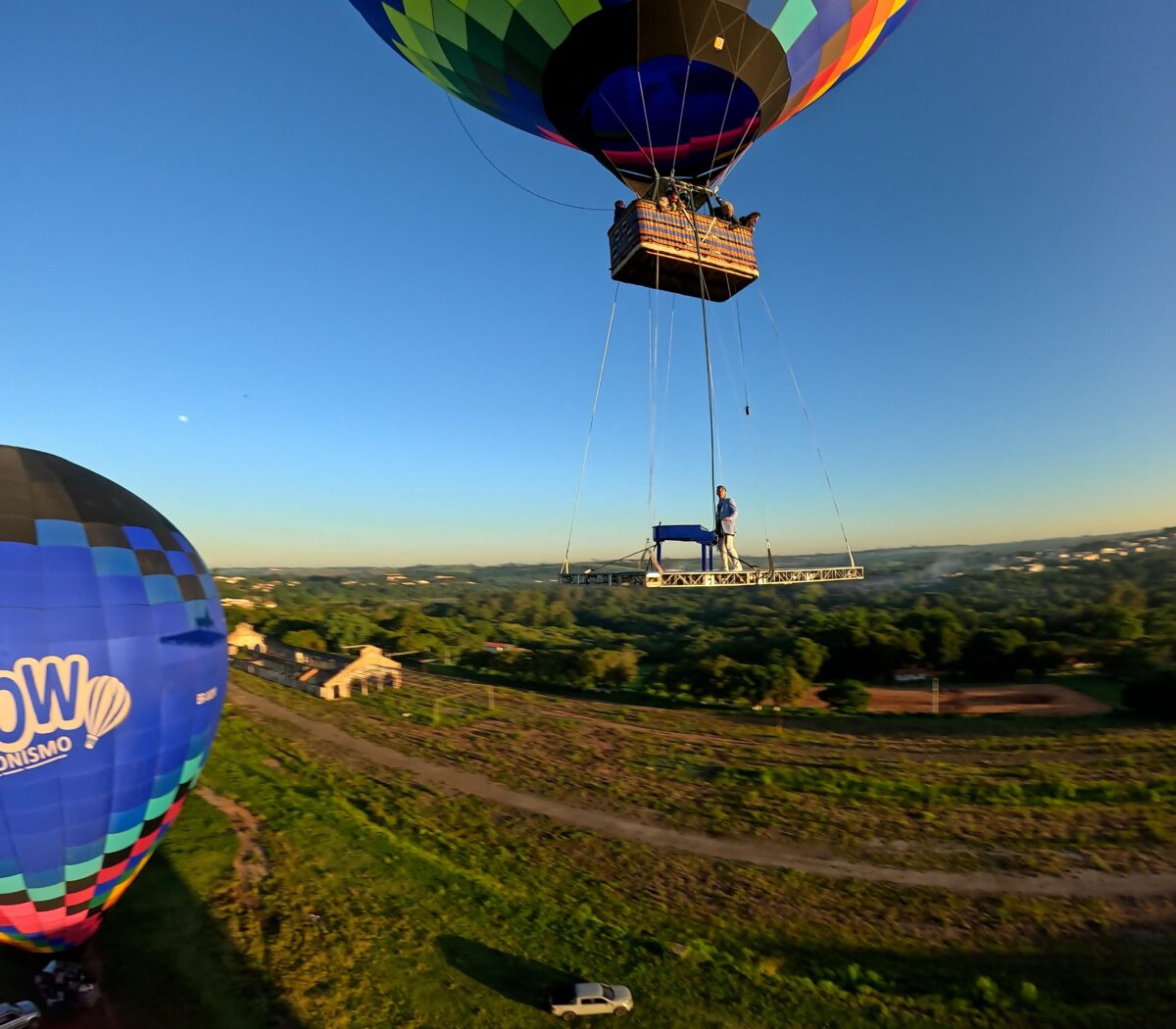 Pianista cearense Paulo Rodrigo lança clipe gravado a bordo de balão ...