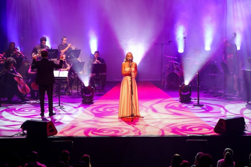 Cantora Camilla Marotti brilha no Teatro Casa Grande com espetáculo ...