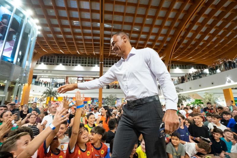 Cafu recebe fãs no lançamento de sua biografia no Iguatemi Bosque, em ...