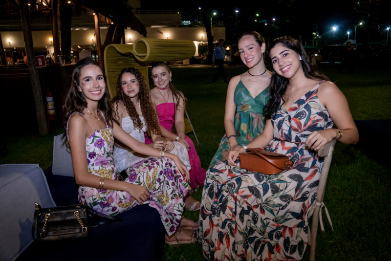 Passeio de veleiro e sunset animam o aniversário de Maria Clara ...