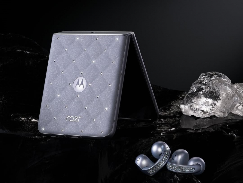 Motorola lança collab inédita com cristais Swarovski no Razr 60 e no ...