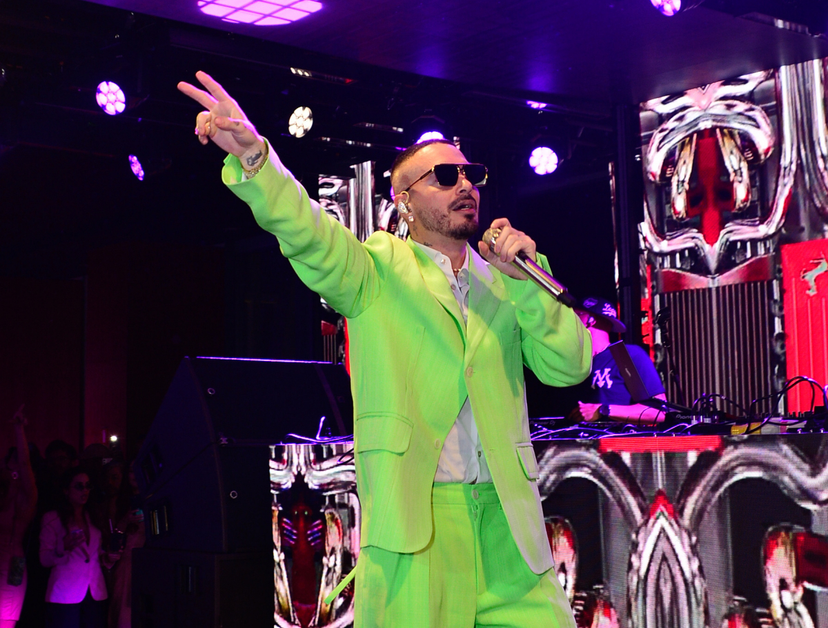 J Balvin leva clima latino à The Pink Party em São Paulo - Portal IN ...