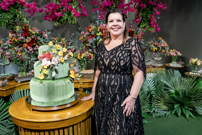 Eliane Brasil festeja nova idade em noite animada no La Casa Lounge ...
