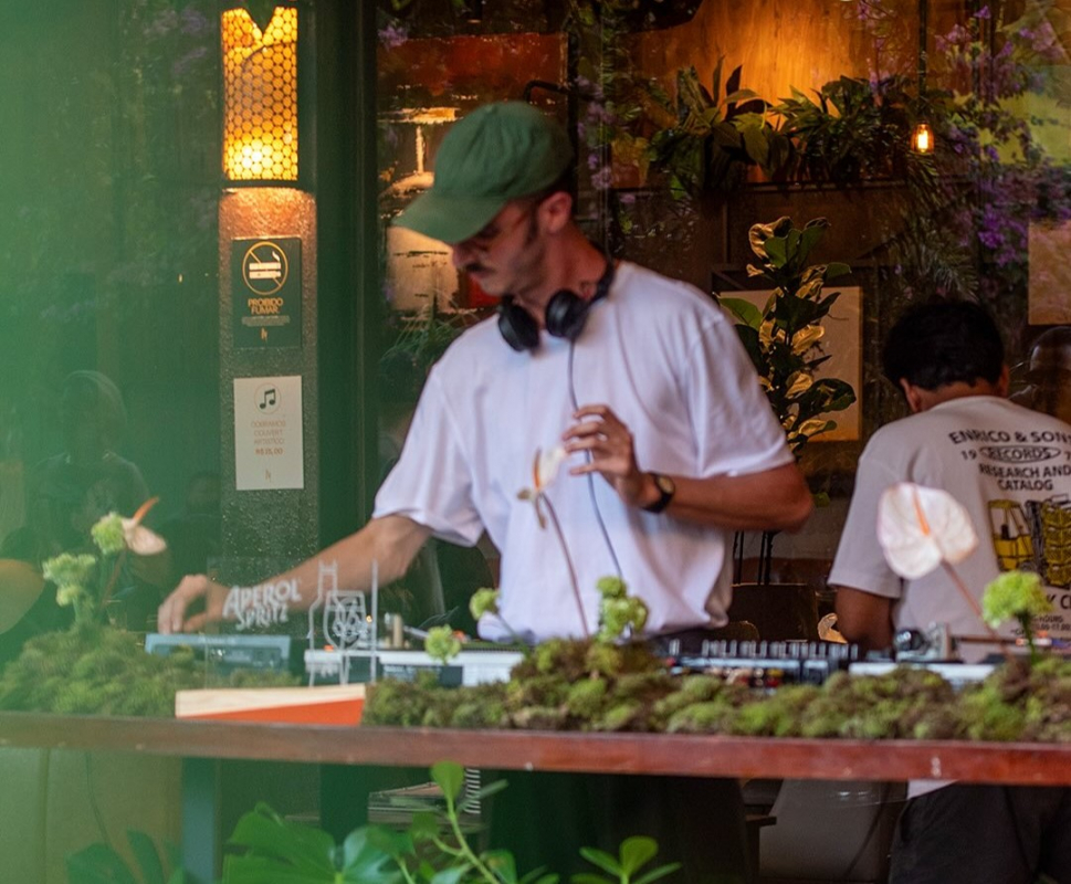 DJs Thales, Dudu Brigido e Julie Gadelha comandam o Moleska Groove Club no sábado (11) - Portal ...