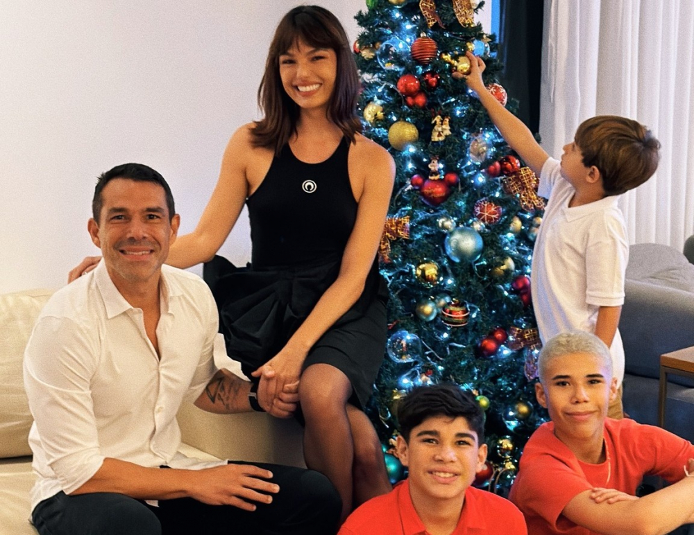 Isis Valverde e Marcus Buaiz celebram um ano de casamento civil ao lado ...