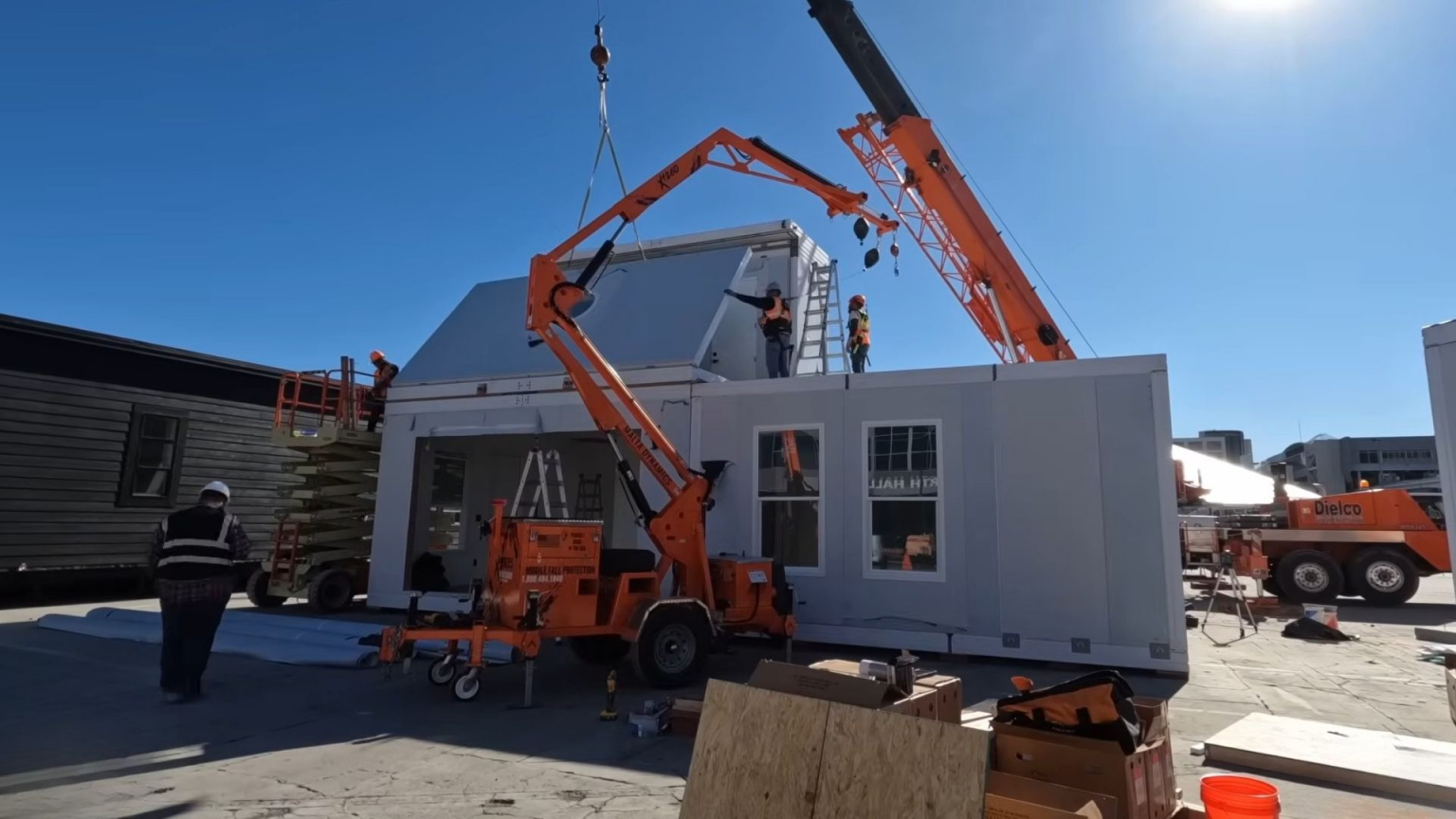 Elon Musk lança no Brasil casa modular de 37 m² por menos de US$ 10 mil ...