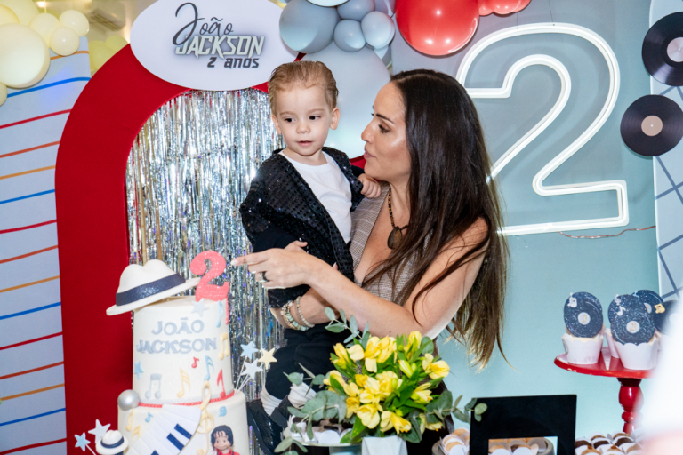 João Bezerra Ramalho entra no ritmo do pop para celebrar seus 2 anos ...